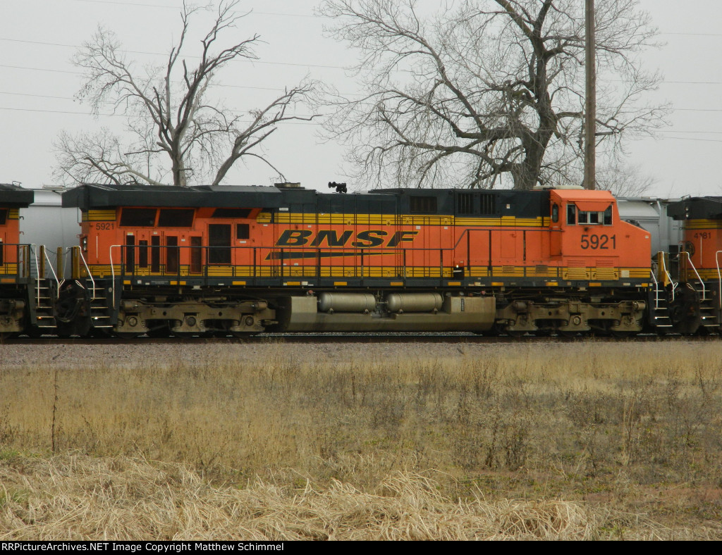 BNSF 5921